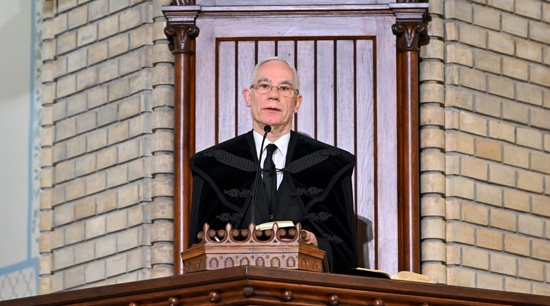 A bicskei áldozatoknak adja a fizetés-kiegészítését a református ...