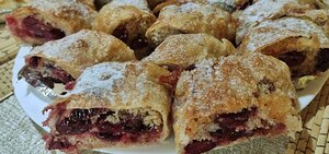 Így készül a nagyi-féle meggyes rétes, egyszerűen imádom elkészíteni ...